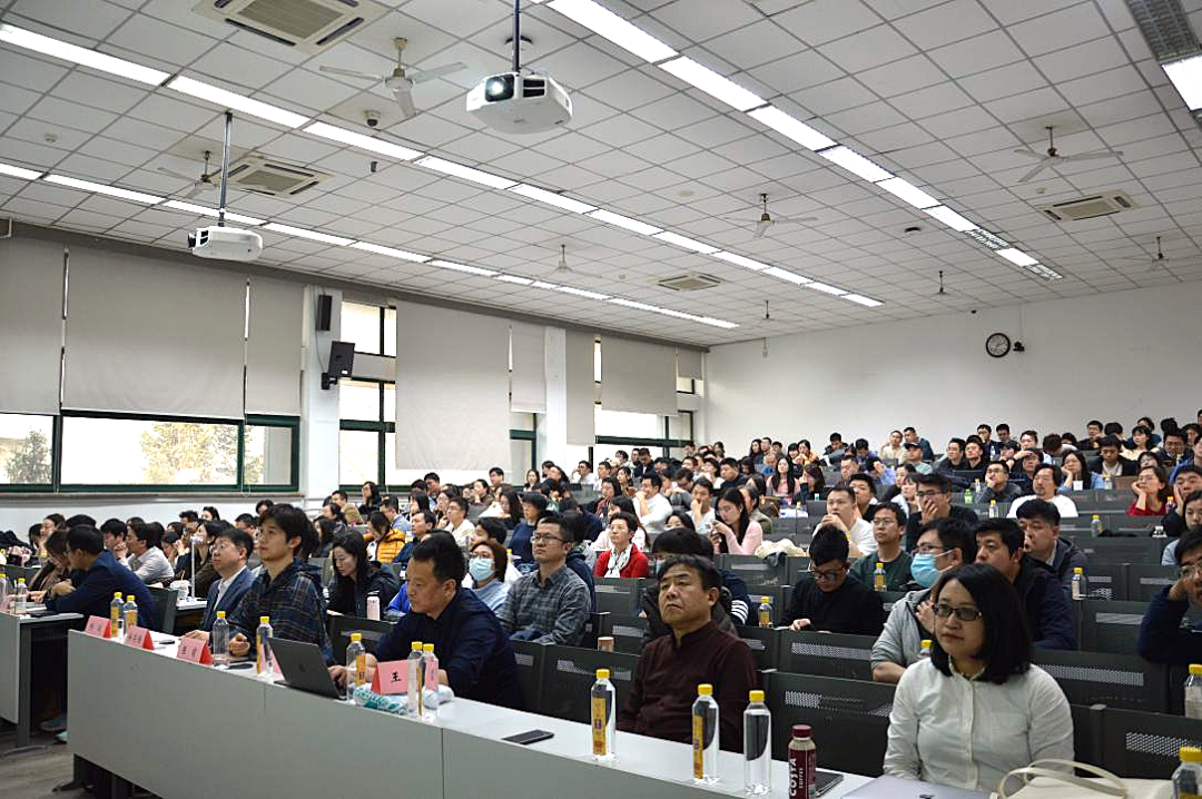 清华MBA人工智能俱乐部举办“DeepSeek启未来”大模型驱动产业变革与创新应用讲座-清华大学经济管理学院MBA网站